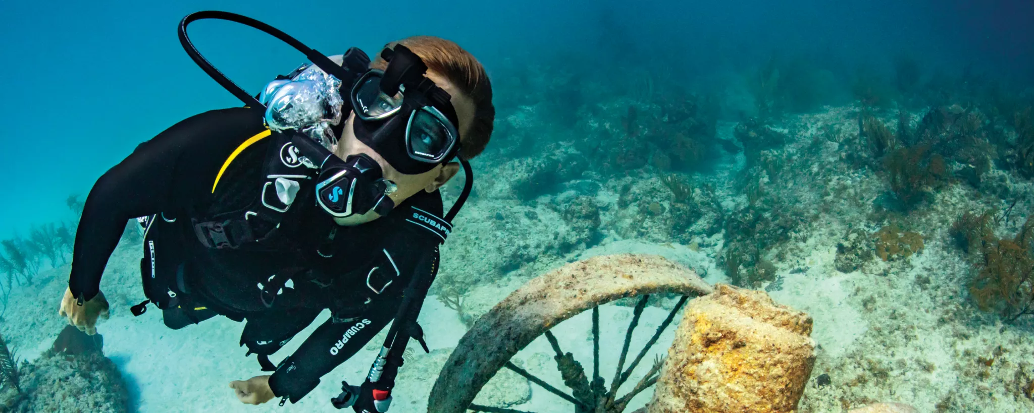 Shop for Hands Free HUD Dive Computers | SCUBAPRO